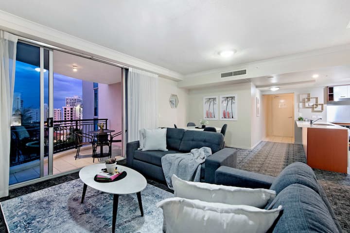 Chevron Renaissance - 2 Bedroom - Hinterland View - Surfers Paradise