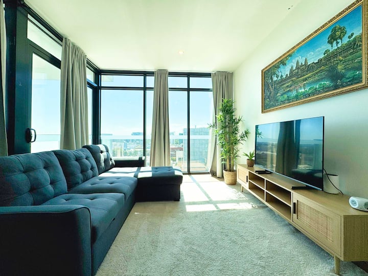 Beautiful Cambodian Inspired Apt With Pool & Gym - Adelaide