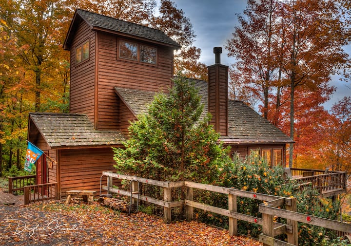 Firefly Chalet - Hot Tub, Fireplace, Dog Friendly - Blackwater Falls State Park, Davis