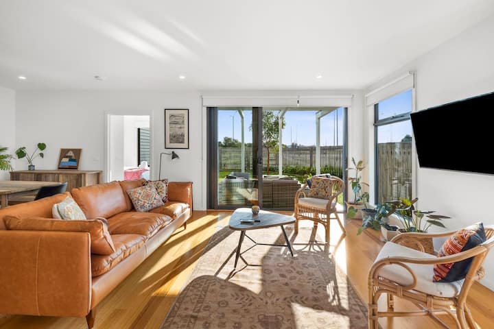 Saltbush Oasis: Sunny Parkside Getaway - Torquay