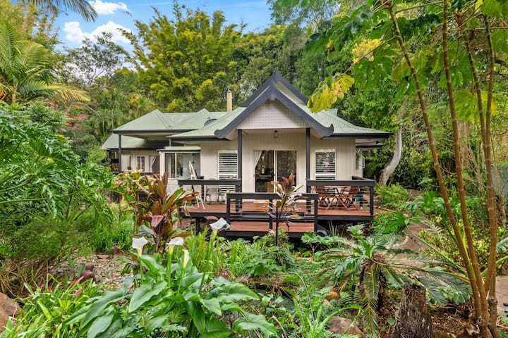 Quite Private 3 Bed Villa Set In Tropical Garden - Mapleton