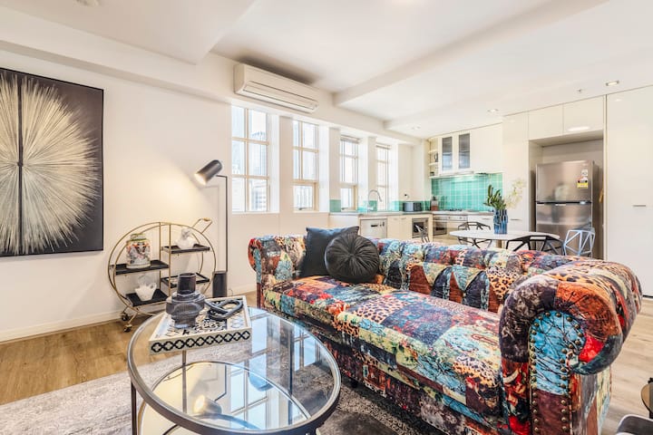 Vintage-inspired Glamour Hideout In Heart Of City - Ivanhoe