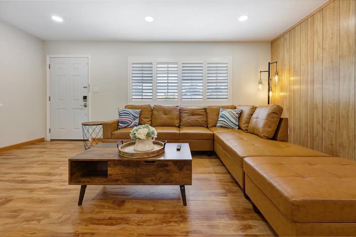 Private & Modern Home | Minutes To La Jolla - Mira Mesa - San Diego