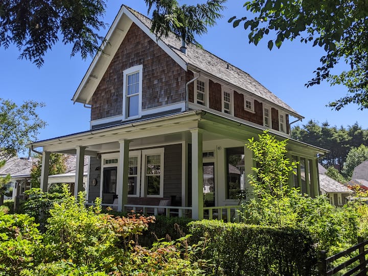 Seabrook's Ella's Escape, Forest Views! - Pacific Beach, WA