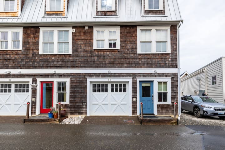 Seabrook's A Hop Skip N Away: In Downtown - Pacific Beach, WA