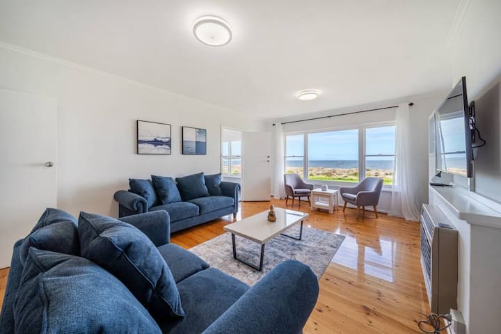 The Breeze @ Tennyson: Absolute Beachfront Escape - Port Adelaide