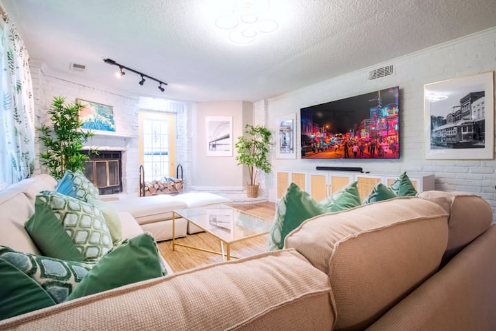 Hot Tub! Game Room, Retro Arcade, Park Playground - Memphis, TN