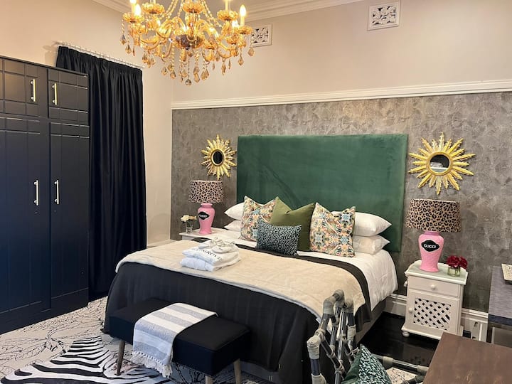 Pink Gucci Room - Pietermaritzburg