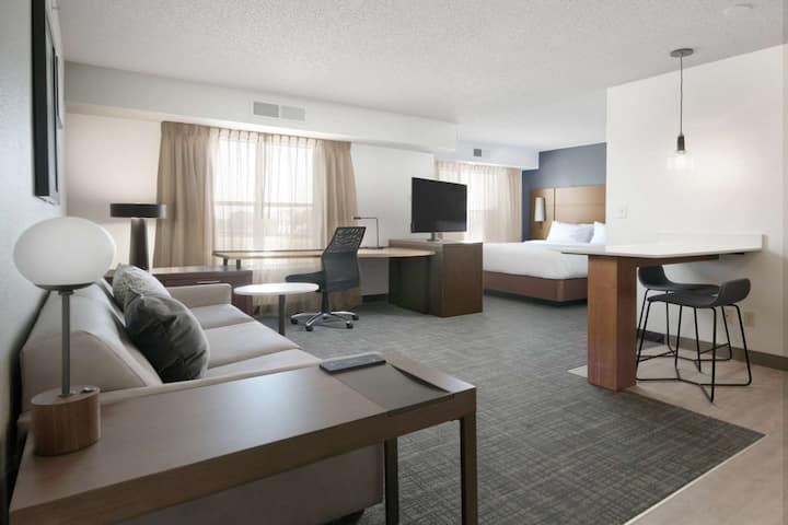 Spacious 2br Suite, Free Breakfast, Outdoor Pool! - Fort Worth, TX