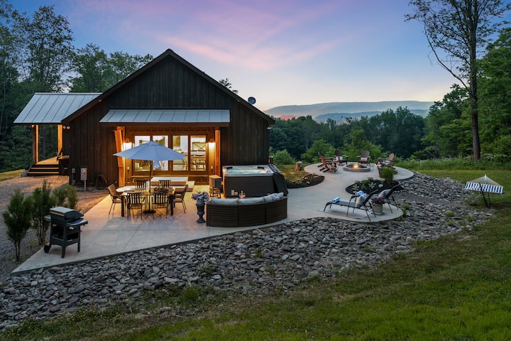 Stylish Private Evl Chalet | Hot Tub, Bar & Views - Holiday Valley Resort, NY