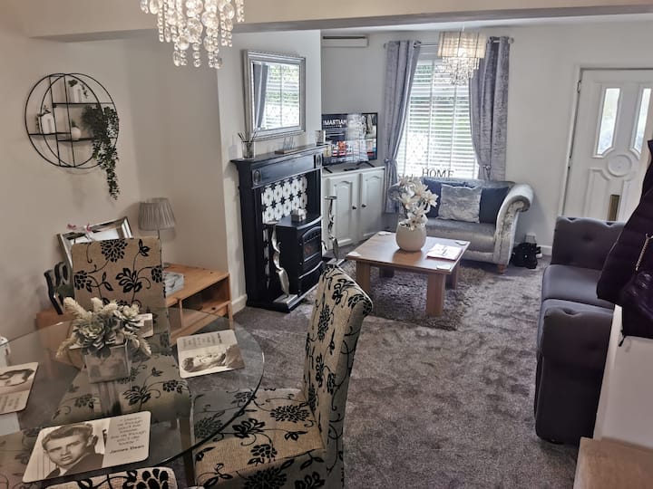 Stunning 2-bed House In Macclesfield Cheshire - Macclesfield, UK