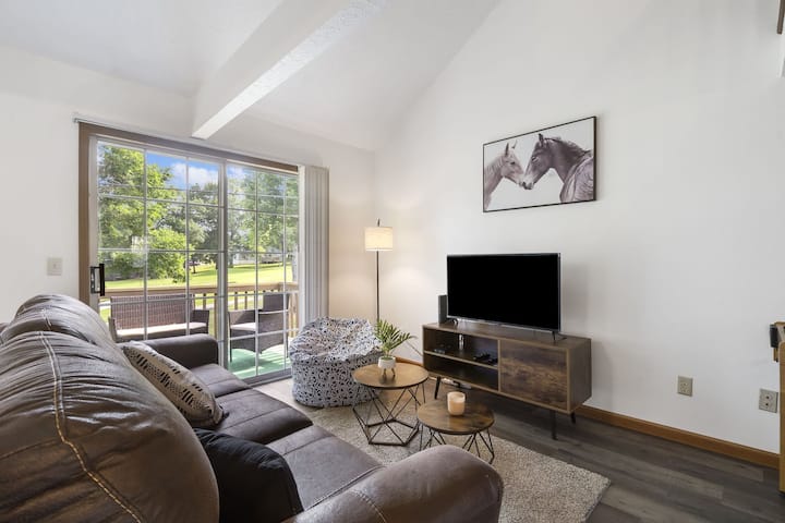 Sand Dune Serenity In Table Rock Lake - Branson, MO