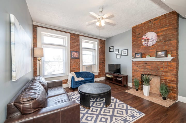 *New* Monmouth Loft 1 | City Chic 1 Bdr - Cold Spring, KY