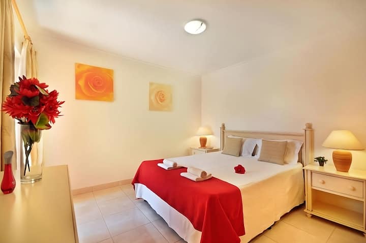 Close To Meia Praia Beach! 2 Pools, Free Parking! - Lagos