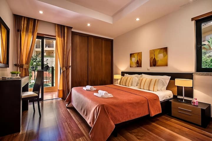 Beach Getaway! Full Kitchen & Patio, Outdoor Pool! - Lagos