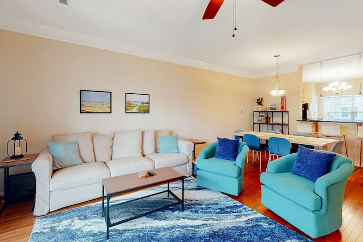 3br Townhouse - Pool, Gym, Grill, Bikes, Balcony - Rehoboth Beach, DE