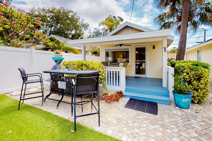 1br Single-level Cottage With A Kitchen, Fast Wifi - Treasure Island, FL