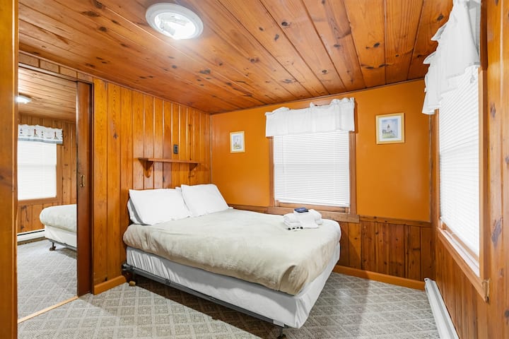 Cranfield Marina Retreat: Cabin 21 At The Carlton - Mountain Home, AR