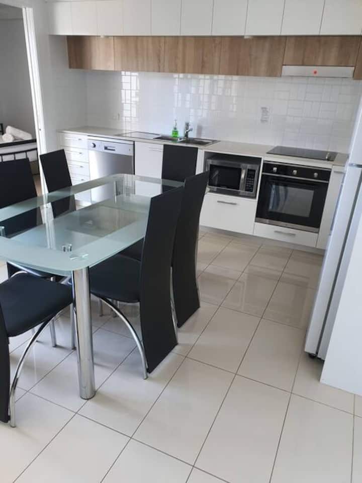 Broadbeach Spice Modern Unit, Unbeatable Location - Gold Coast