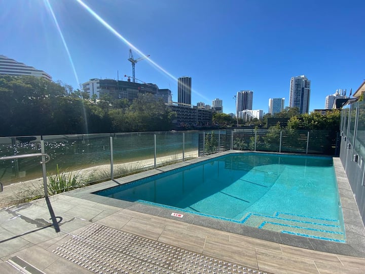 Broadbeach Spice Modern Unit, Unbeatable Location - Broadbeach