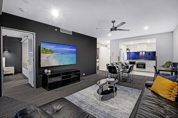 Circle On Cavill - Converted 2 Bedroom - Low Floor - Surfers Paradise