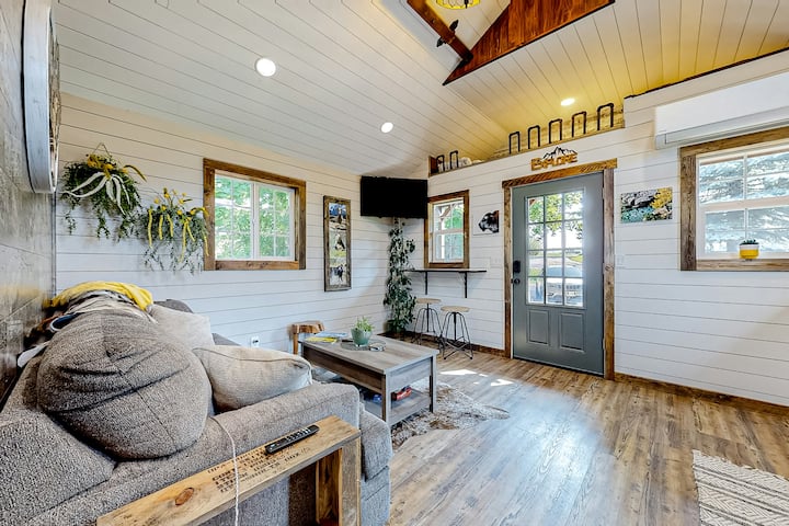 1br Home With Board Games, Patio, Tv, & Fireplace - Kalispell, MT