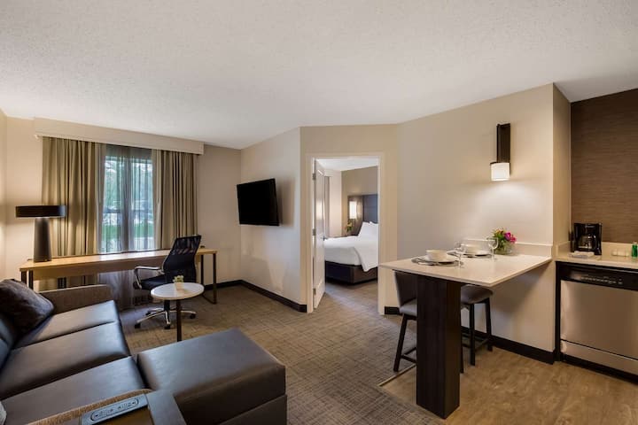Stylish 1br Suite With Kitchen, Free Breakfast! - Morristown, NJ
