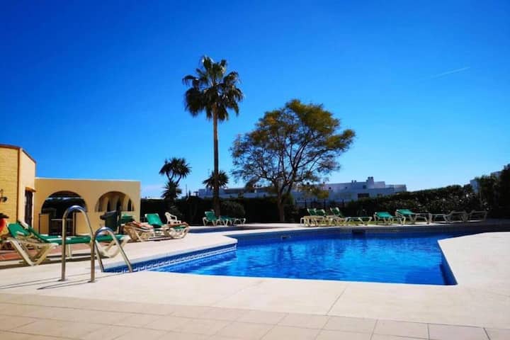 La Colina – Spacious 1-bedroom Near Beach, Train & - Torremolinos