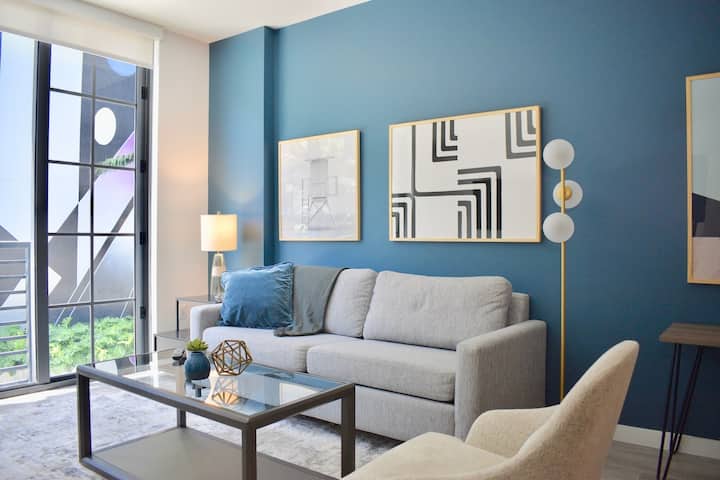 The Juliet Vi • Vibe 8701 - Miami