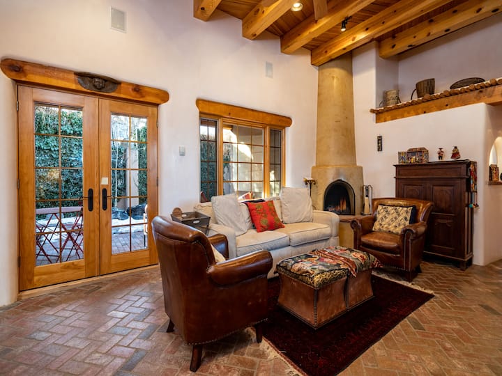 Casa Sin Nombre | Fireplace + Patio! - Santa Fe, NM