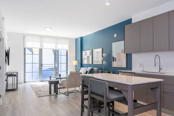 The Juliet Vii • Vibe 8702 - Miami, FL