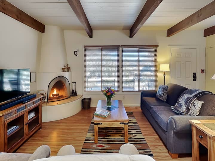 Artist Road 30 | Fireplace, Mountain Views - Santa Fe