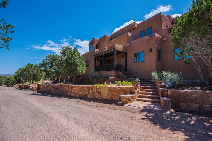 Casa De Paz | In Gated Community, Pets Welcome! - Santa Fe