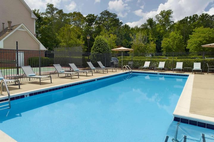 Two Spacious 2br Suites, Pool, Free Breakfast! - Raleigh, NC