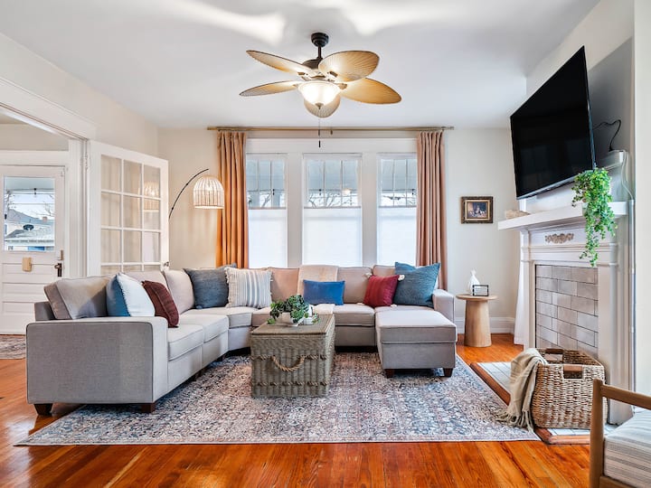 Roberson House: Walk To Dt, Pool, Games, Sleeps 12 - Washington, NC