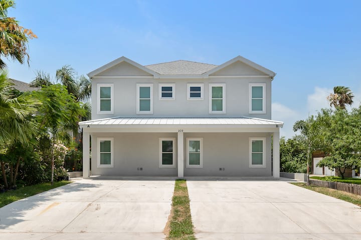 New Build! Modern Home W/ Heated Pool! Dogfriendly - South Padre Island