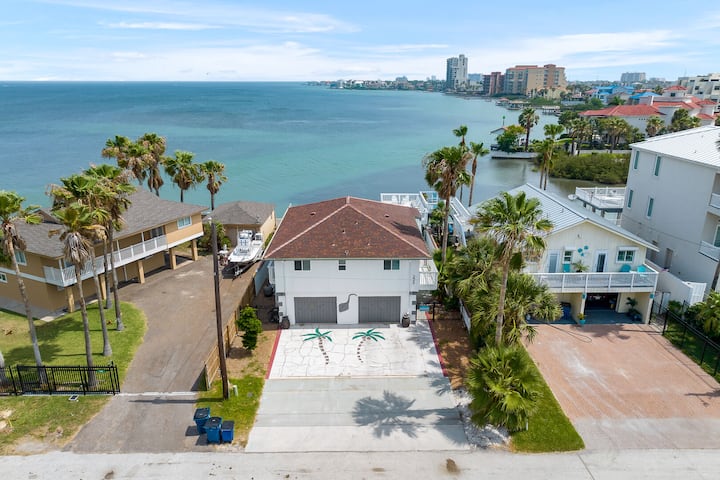 Bayfront Beauty! Pool, Boat Slip, & Dog-friendly! - South Padre Island