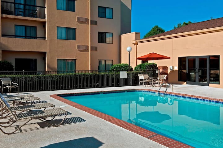 Best Place To Unwind! 3 Convenient Units, Pool - Concord, NC