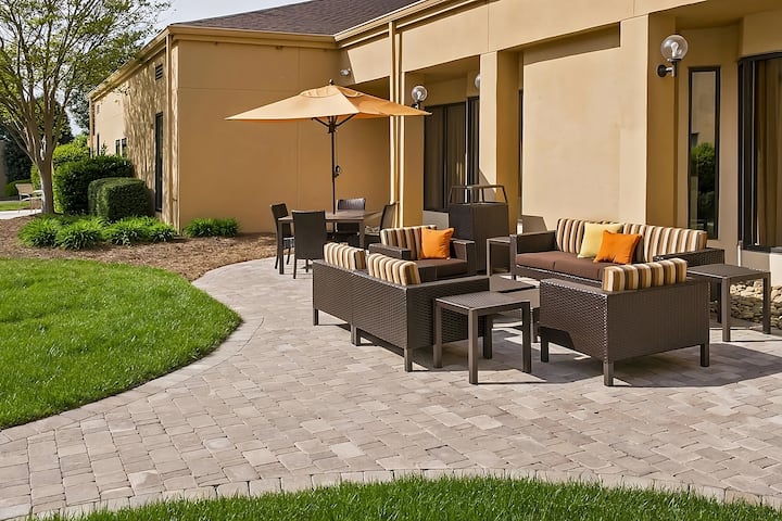 Prime Location! 2 Classy Units, Pool - Concord, NC