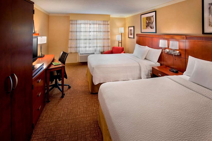 Best Place To Unwind! 3 Convenient Units, Parking! - Middleton, MA