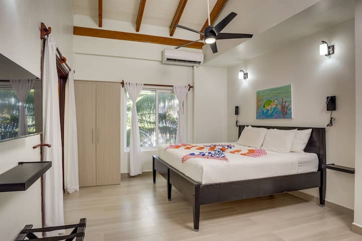 Tbs 34a Studio-garden View-shared Pool-beachfront - Belize