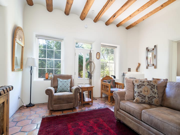 Siete Caballos | Fireplace, Patio, Blocks To Plaza - Santa Fe, NM