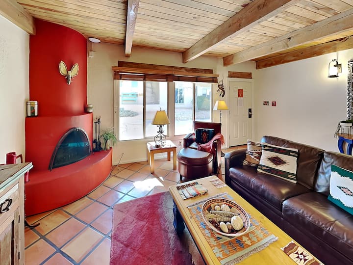 Artist Rd 7 | Cozy Fireplace, Pool Access - Santa Fe, NM