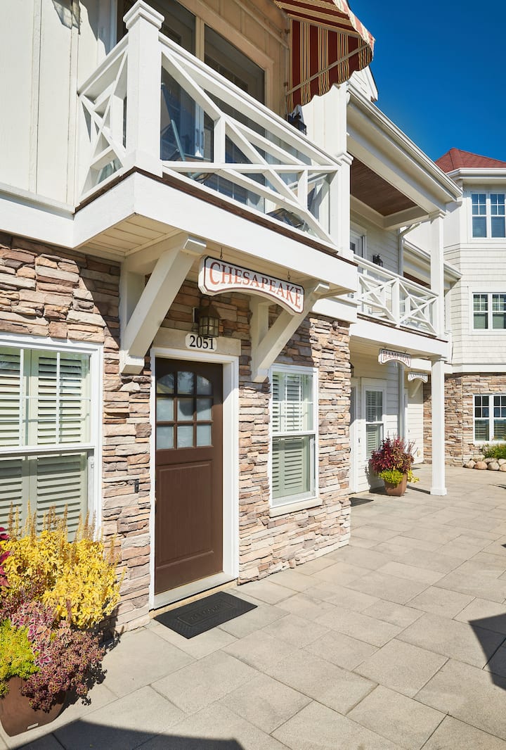 "The Chesapeake" Luxury Townhome, Pool, Hot Tub, G - Holland, MI