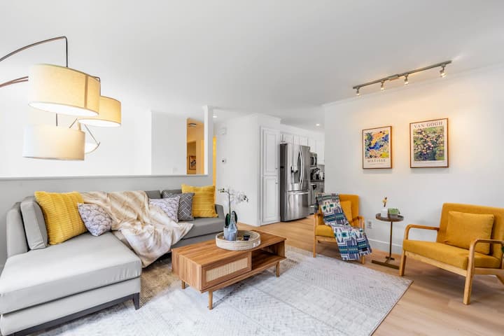 Newly Remodel 4b|2b Modern House | North Seattle - Seattle, WA
