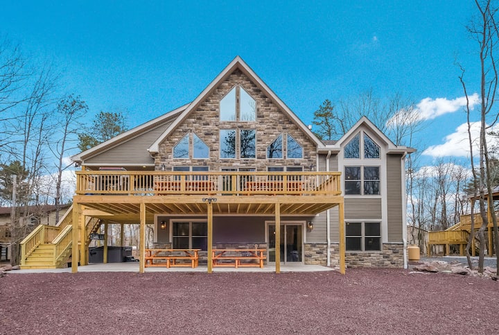 Rainier By Pmr: 8br W/ Elevator, Sleeps 26 - Pocono Mountains, PA