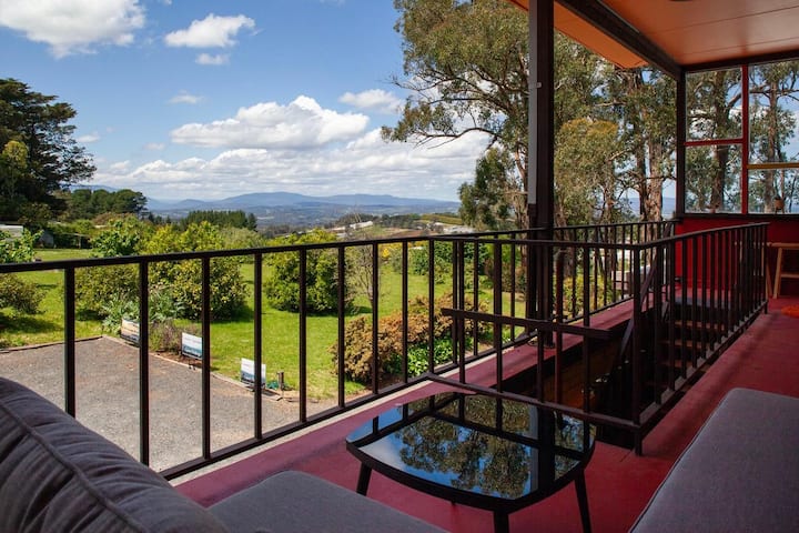 Treetops Vista Suite Silvan  7 Night Discounts - Seville