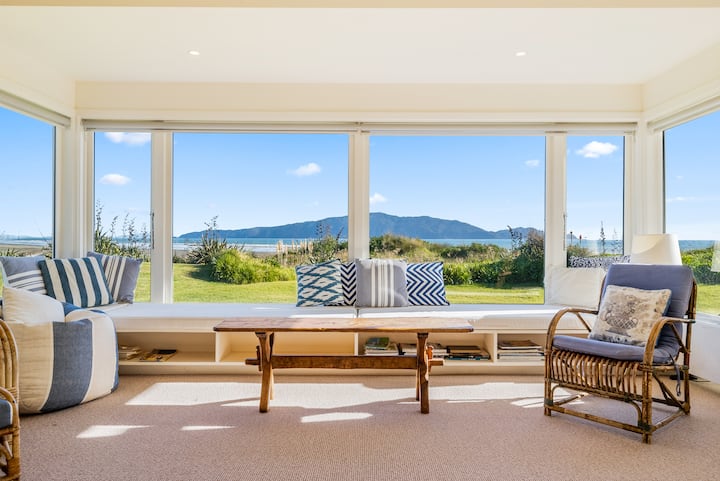Kapiti Panorama – Waikanae Beach Holiday Home - Waikanae