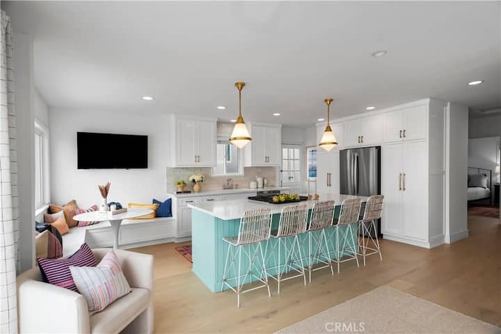 Amazing Location! Luxurious Ocean View Cottage - Redondo Beach, CA