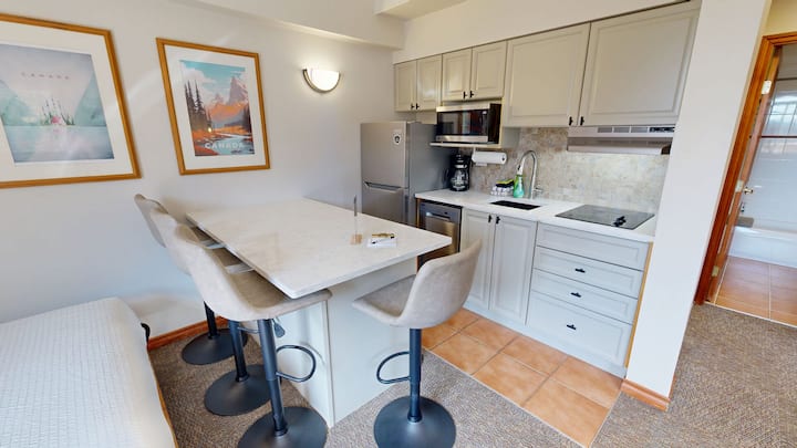 Hearthstone Lodge #225 - Sun Peaks